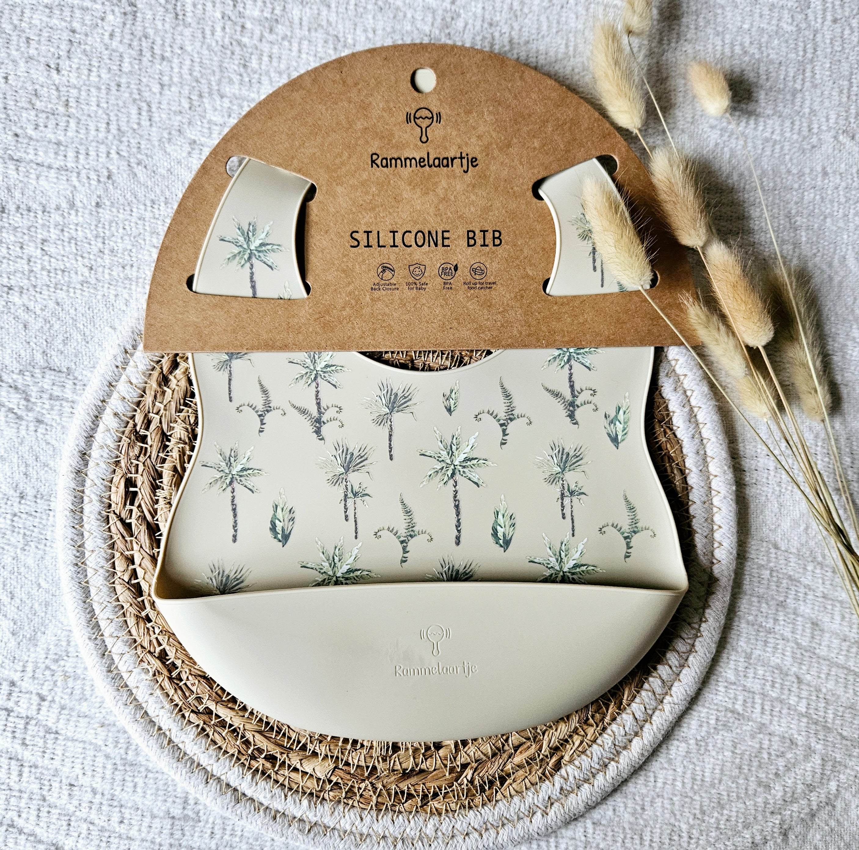 Rammelaartje Siliconen slabber Beige - Jungle Plantenprint – www ...